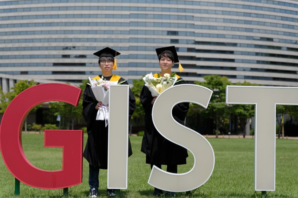 Jin-Ha and Insik's Master's Degree Graduation Ceremony (2024.08.16) – CILab GIST